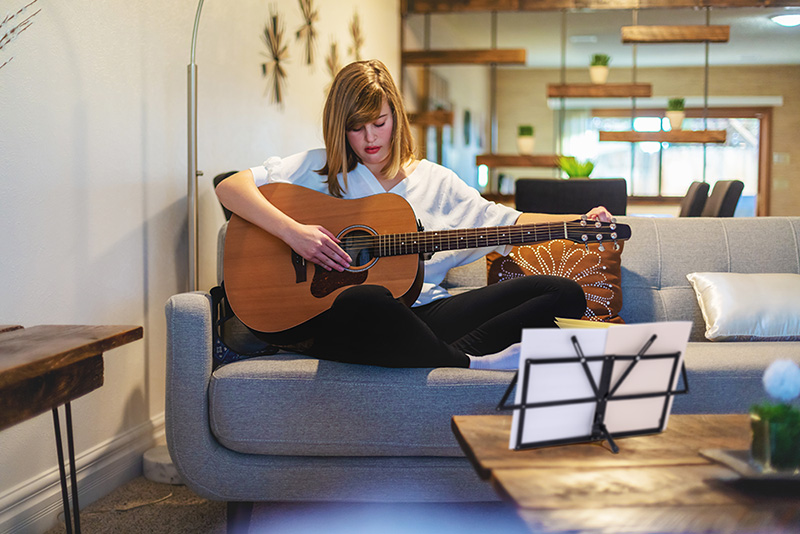 Musical Mobility Redefined: Hercules Stands Debuts Desktop Music Stand ...